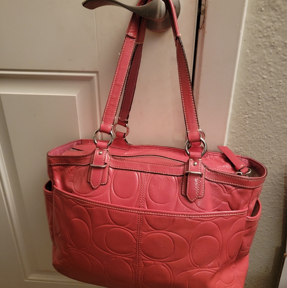 Coach Gallery Embossed Signature Patent Leather Zip T… - Gem